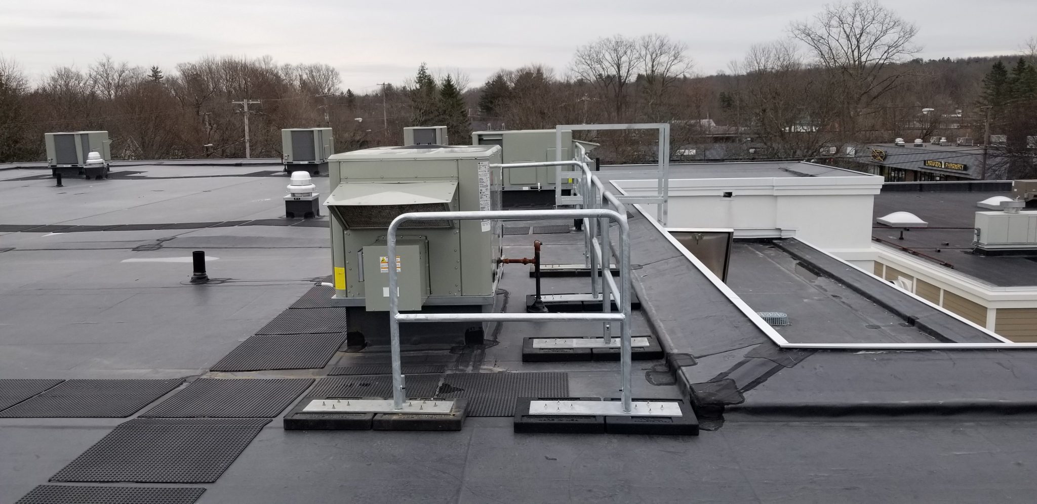 Roof Safety Rail: Essential Fall Protection Guide - RTS